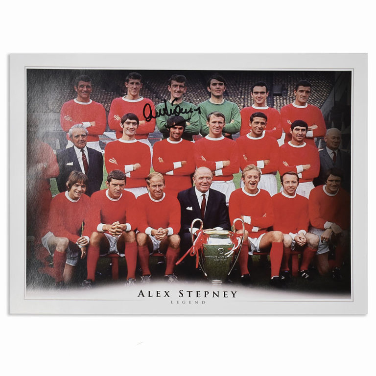 Alex Stepney Signed Manchester United 1960s Team Picture - PlayOnPro